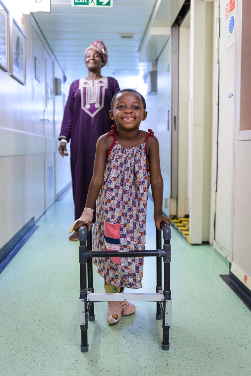 Los primeros zapatos de Maeva | Mercy Ships